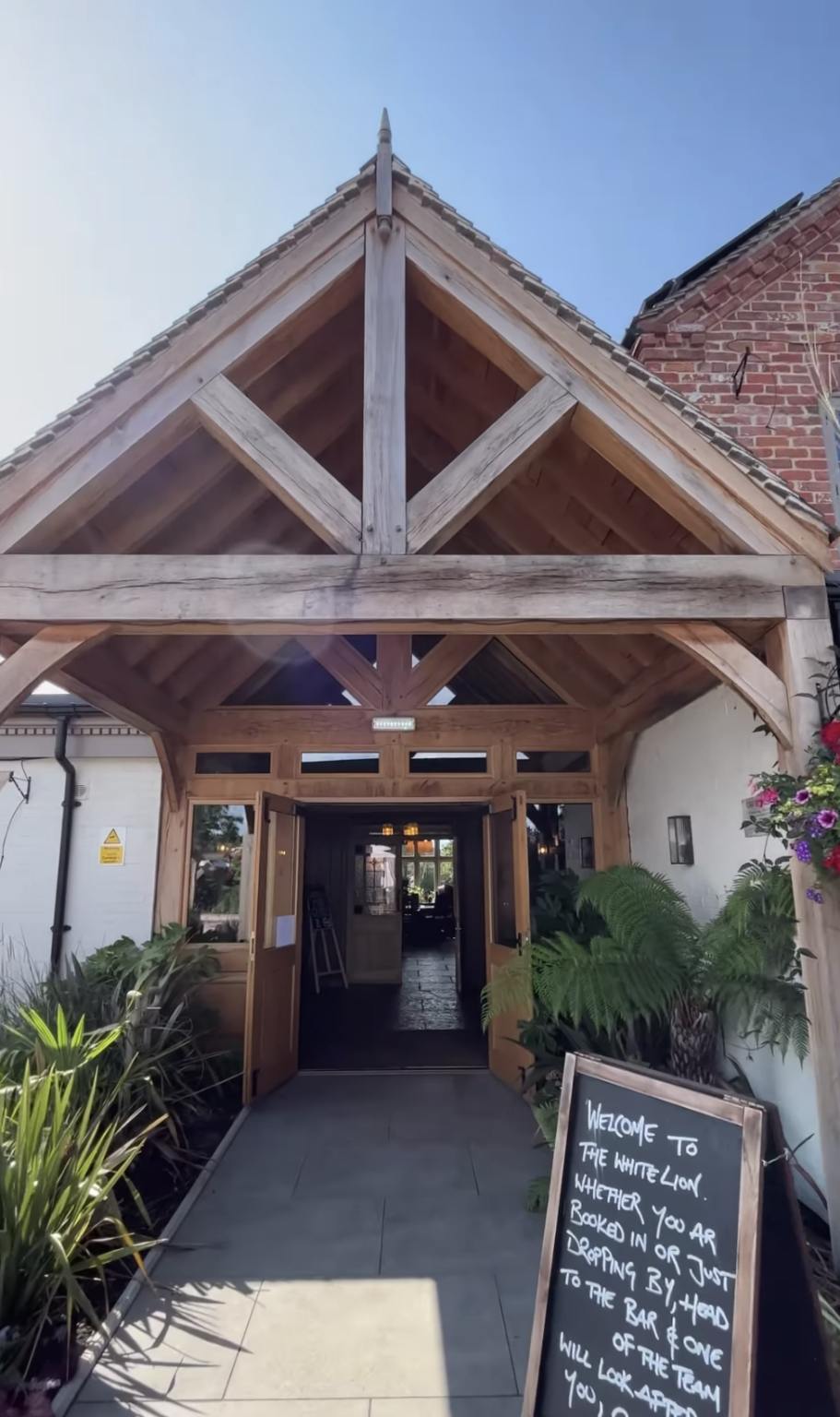 Blog | thewhitelionhankelow.co.uk